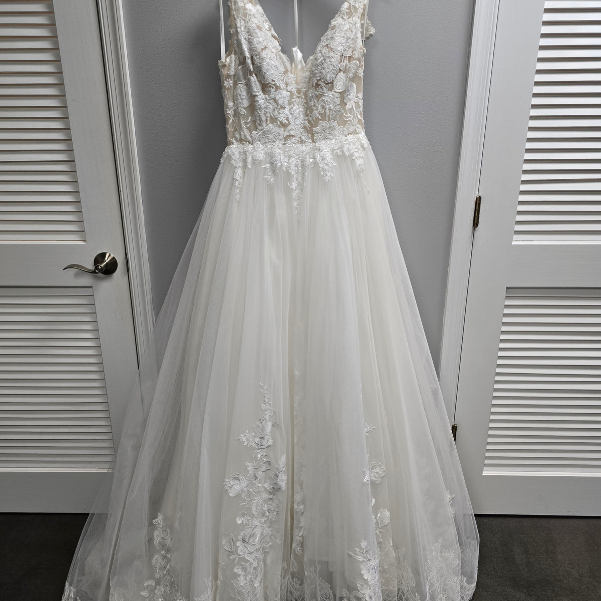 55057 – Bridal Closet